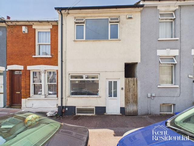 Upper Luton Road, Chatham ME5, 2 bed terraced house to rent, £1,100 pcm | PrimeLocation