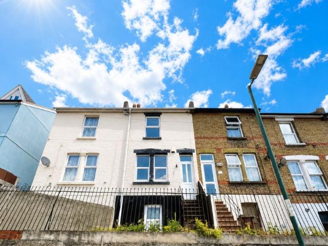Upper Luton Road, Chatham ME5, 2 bed terraced house to rent, £1,350 pcm | PrimeLocation