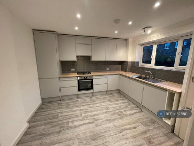 Upper Mall, London, W6 3 bed flat to rent £3,590 pcm £828 pw