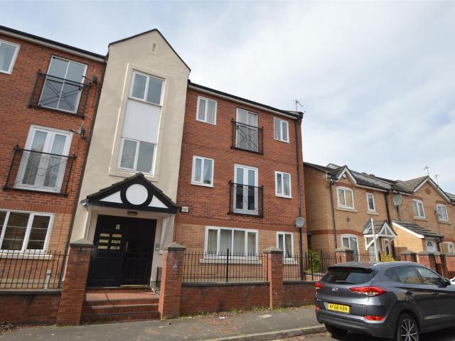 Upper Moss Lane, Hulme, Manchester M15, 2 bed flat to rent, £1,250 pcm | PrimeLocation