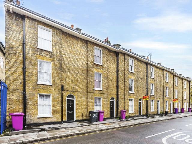 Upper North Street, London E14, 4 bed terraced house to rent, £2,900 pcm | PrimeLocation