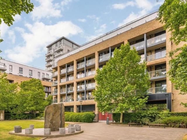 Upper North Street, London E14, 2 bed flat to rent, £2,500 pcm | PrimeLocation