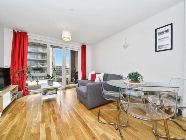 Upper North Street, Tower Hamlets. 1 bed flat to rent £1,950 pcm £450 pw