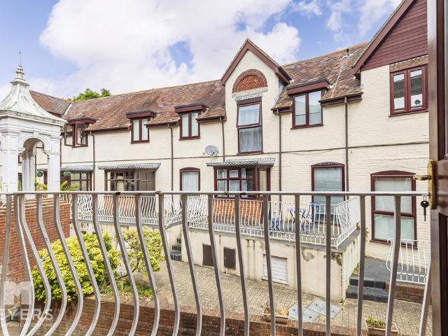 Upper Norwich Road, Bournemouth, BH2 5 2 bed maisonette to rent £1,450 pcm £335 pw
