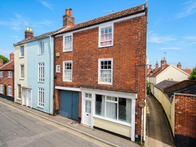 Upper Olland Street, Bungay NR35, 2 bed flat to rent, £725 pcm | PrimeLocation
