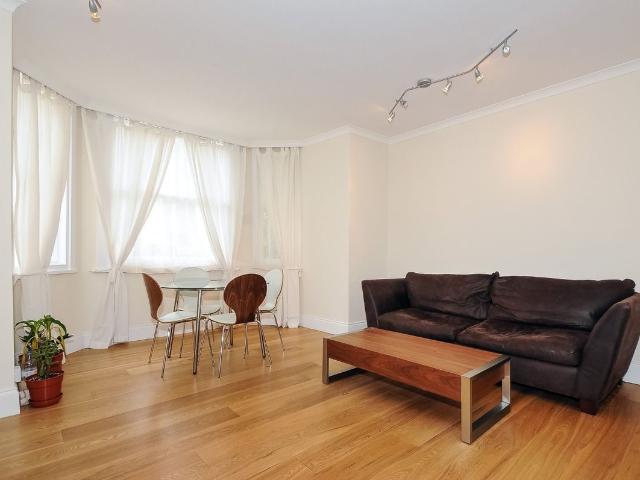 Upper Park Road, Belsize Park, London NW3, 1 bed flat to rent, £2,600 pcm | PrimeLocation