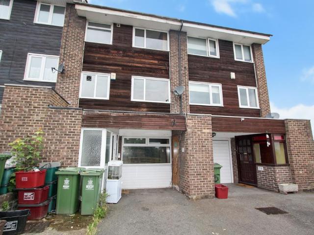 Upper Park Road, Belvedere, DA17 4 bed townhouse to rent £2,250 pcm £519 pw