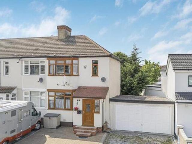 Upper Rainham Road, Hornchurch, 3 Bedroom House