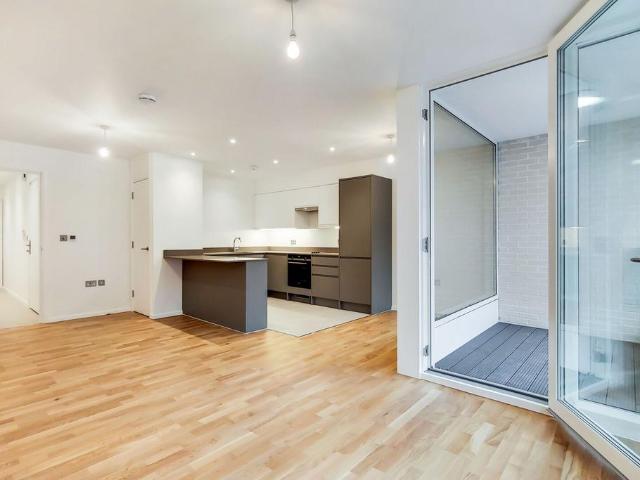 Upper Richmond Road, East Putney. 1 bed flat to rent £3,600 pcm £831 pw