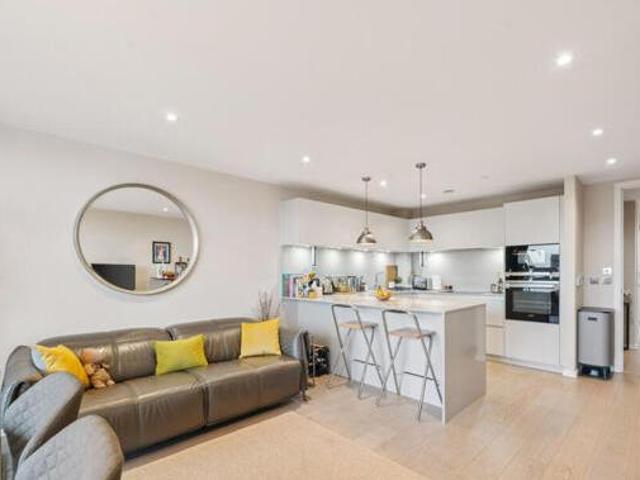 Upper Richmond Road, London, 2 Bedroom Apartment