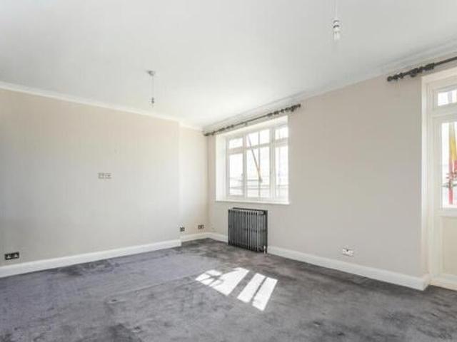 Upper Richmond Road, London, 2 Bedroom Flat