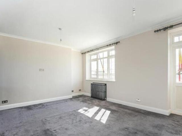 Upper Richmond Road, London, 2 Bedroom Flat