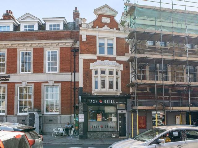 Upper Richmond Road, London, Greater. 2 bed flat to rent £4,000 pcm £923 pw
