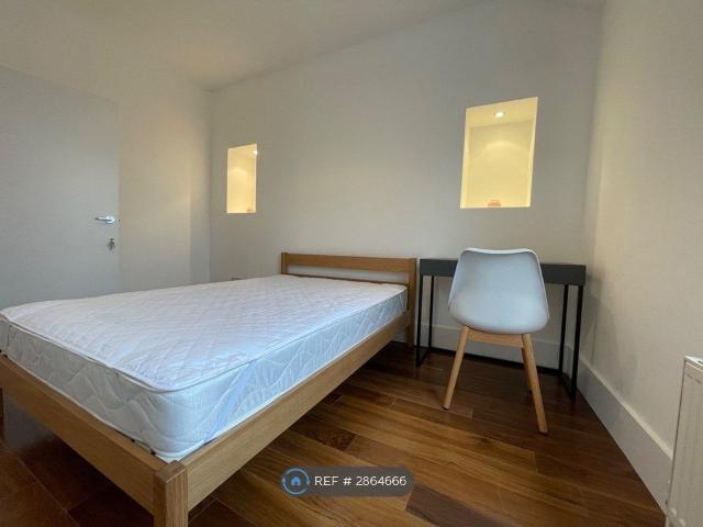 Upper Richmond Road, London SW15, Room to rent, £1,190 pcm | PrimeLocation