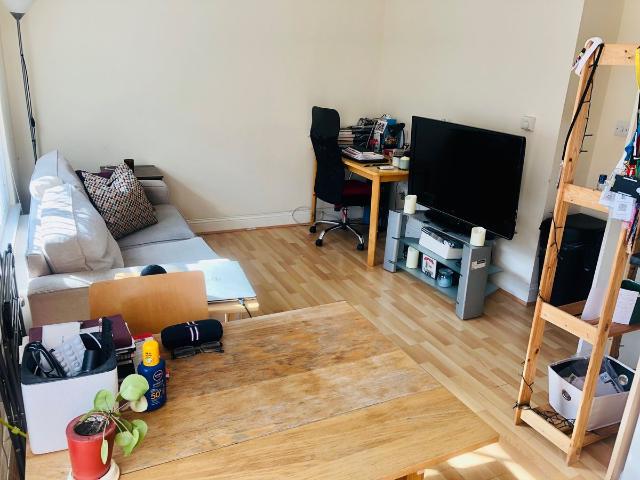 Upper Richmond Road, London SW15, 1 bed flat to rent, £1,550 pcm | PrimeLocation