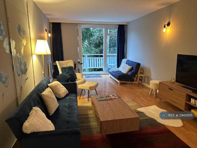 Upper Richmond Road, London, SW15 1 bed flat to rent £2,300 pcm £531 pw