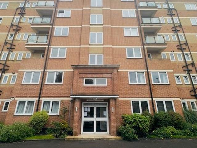 Upper Richmond Road, London SW15, 2 bed flat to rent, £2,300 pcm | PrimeLocation