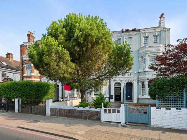 Upper Richmond Road, London SW15, 3 bed flat to rent, £3,200 pcm | PrimeLocation