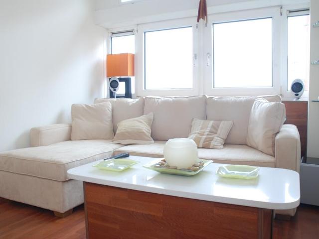 Upper Richmond Road, Putney, London. 1 bed flat to rent £2,800 pcm £646 pw
