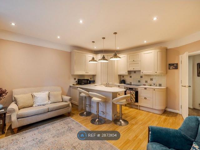 Upper Richmond Road, Putney, London SW15, 2 bed flat to rent, £2,450 pcm | PrimeLocation