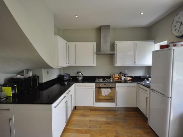 Upper Richmond Road, Putney SW15, 3 bed maisonette to rent, £3,250 pcm | PrimeLocation