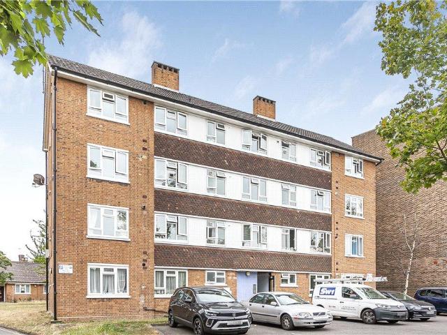 Upper Richmond Road, Putney, SW15 3 bed apartment to rent £2,500 pcm £577 pw