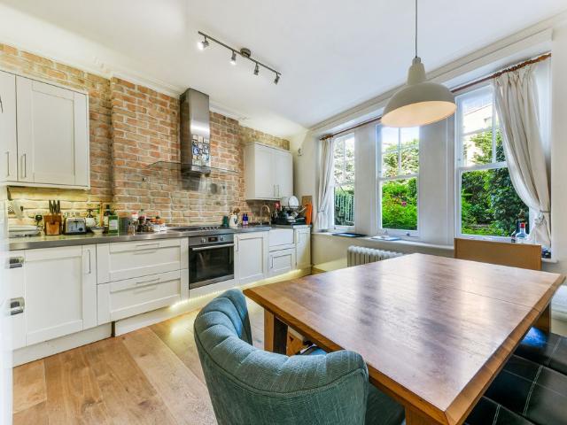 Upper Richmond Road SW15, 3 bed flat to rent, £3,750 pcm | PrimeLocation