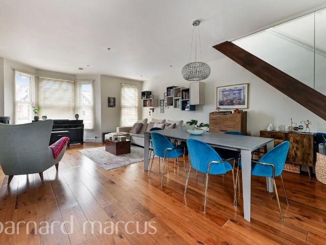 Upper Richmond Road West, London SW14, 3 bed maisonette to rent, £3,500 pcm | PrimeLocation