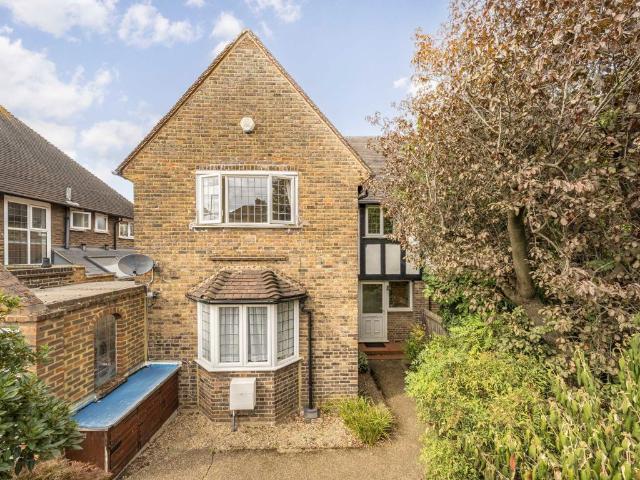 Upper Richmond Road West, Richmond TW10, 4 bed property to rent, £5,500 pcm | PrimeLocation