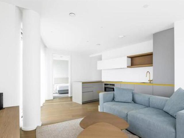 Upper Riverside, Cutter Lane, 2 Bedroom Apartment