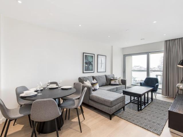 Upper Riverside, London SE10 2 bed apartment to rent £3,142 pcm £725 pw