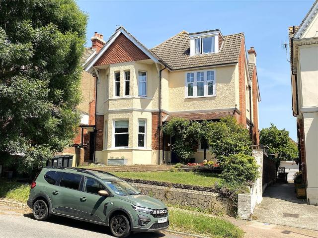 Upper Sea Road, Bexhill On Sea TN40, 2 bed flat to rent, £1,200 pcm | PrimeLocation