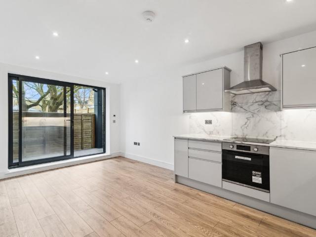 Upper Square, Isleworth TW7, 2 bed flat to rent, £2,050 pcm | PrimeLocation