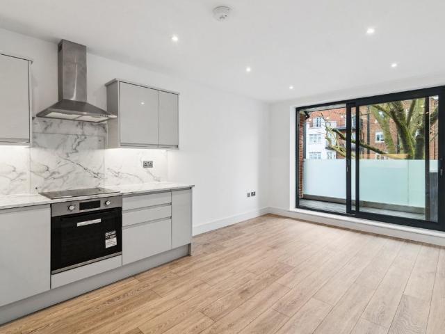 Upper Square, Isleworth TW7, 3 bed flat to rent, £2,750 pcm | PrimeLocation