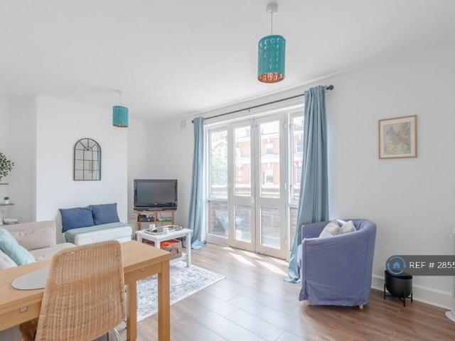 Upper St, London, N1 1 bed flat to rent £2,800 pcm £646 pw