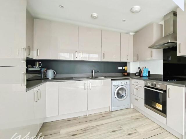 Upper Stone Street, Maidstone ME15, 2 bed flat to rent, £1,400 pcm | PrimeLocation