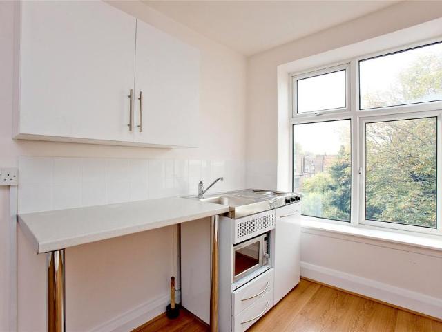 Upper Street, Islington, London, N1 Studio to rent £1,000 pcm £231 pw
