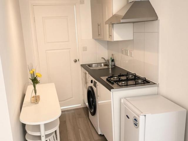 Upper Street, London N1 1 bed flat to rent £2,000 pcm £462 pw