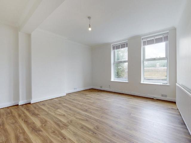 Upper Street, London N1, 2 bed flat to rent, £3,100 pcm | PrimeLocation