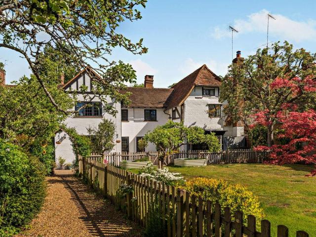 Upper Street, Shere 4 bed detached house to rent £7,500 pcm £1,731 pw