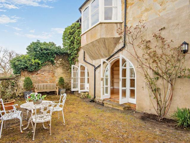 Upper Street, Shere GU5, 3 bed flat to rent, £2,995 pcm | PrimeLocation
