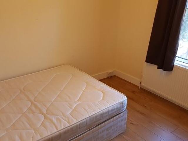 Upper Sunbury Road, Hampton TW12, Room to rent, £675 pcm | PrimeLocation