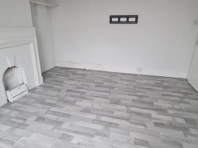 Upper Sunbury Road, Hampton TW12, Room to rent, £750 pcm | PrimeLocation