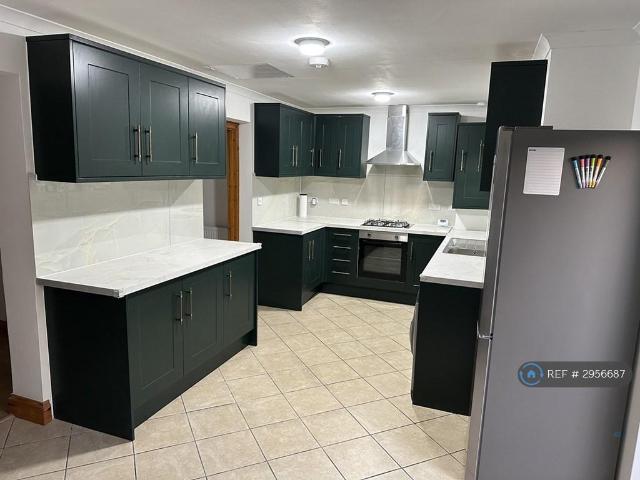 Upper Sutton Lane, Hounslow, TW5 1 bed flat to rent £1,850 pcm £427 pw