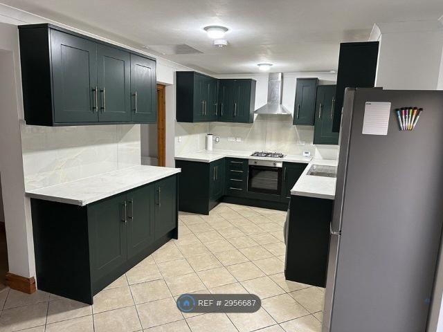 Upper Sutton Lane, Hounslow TW5, 1 bed flat to rent, £1,850 pcm | PrimeLocation