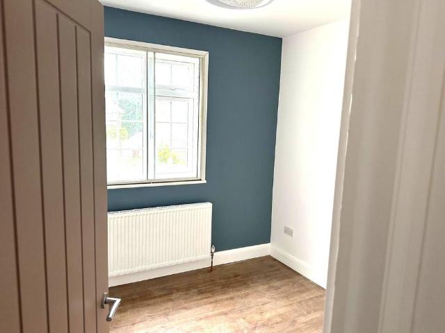 Upper Sutton Lane, Hounslow, TW5 2 bed flat to rent £2,400 pcm £554 pw