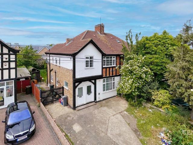 Upper Sutton Lane, Hounslow TW5, 2 bed maisonette to rent, £2,200 pcm | PrimeLocation