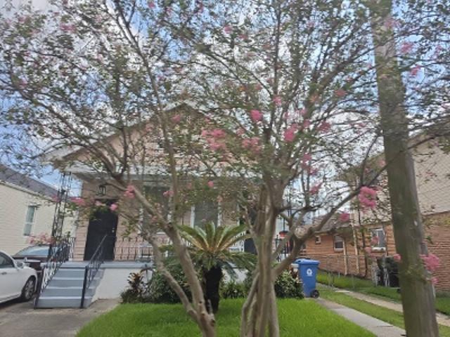 Upperline St