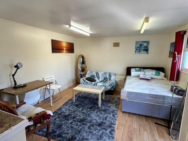 Uppingham Avenue, Stanmore HA7, Studio to rent, £1,050 pcm | PrimeLocation