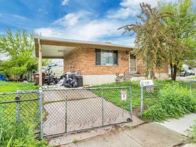 Upstairs 8177 S Darin St